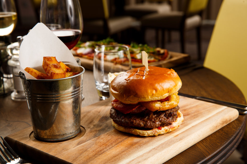 Restaurant & Bar - Mercure Maidstone Great Danes Hotel